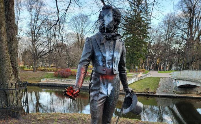 Monument to Pushkin was dismantled in Riga (PHOTO) - Buna Time
