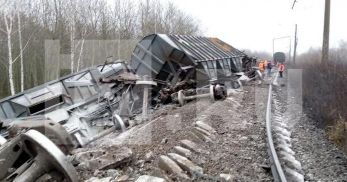 A freight train derailed after an explosion in the Ryazan region of ...