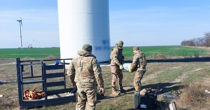 The Shahed warhead got stuck in a windmill in the Nikolaev region ...