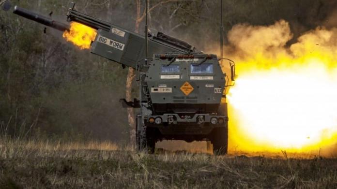HIMARS «спалила» майстерню морпіхів 155-ї бригади рф — відео знищення окупантів